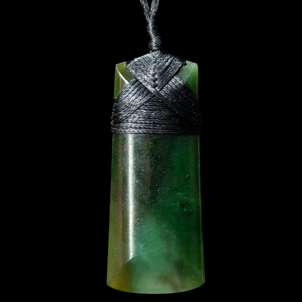 NZ Māori Jade Hei Toki Jade Carving Necklace – The Bone Art Place