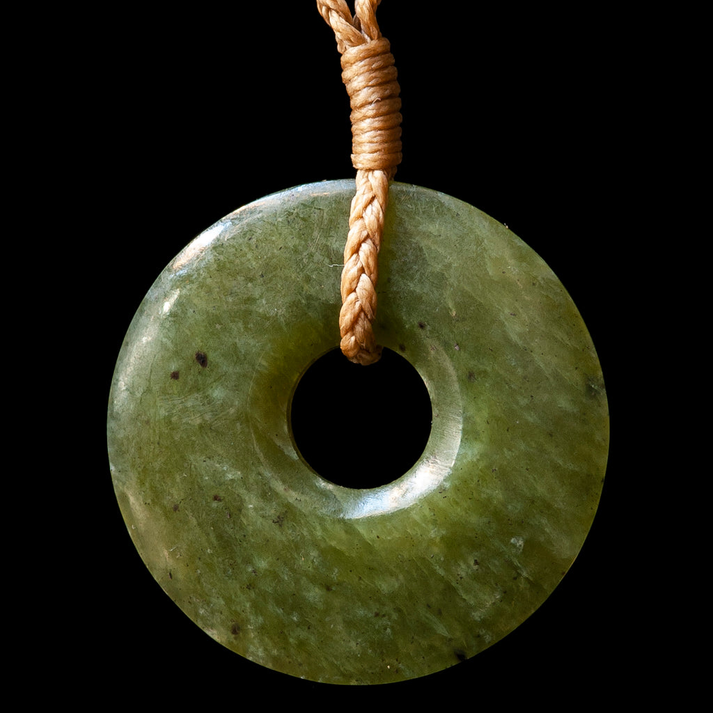 Bound Pounamu kopae, Pi Disc Pendant by Alex Sands – The Bone Art Place